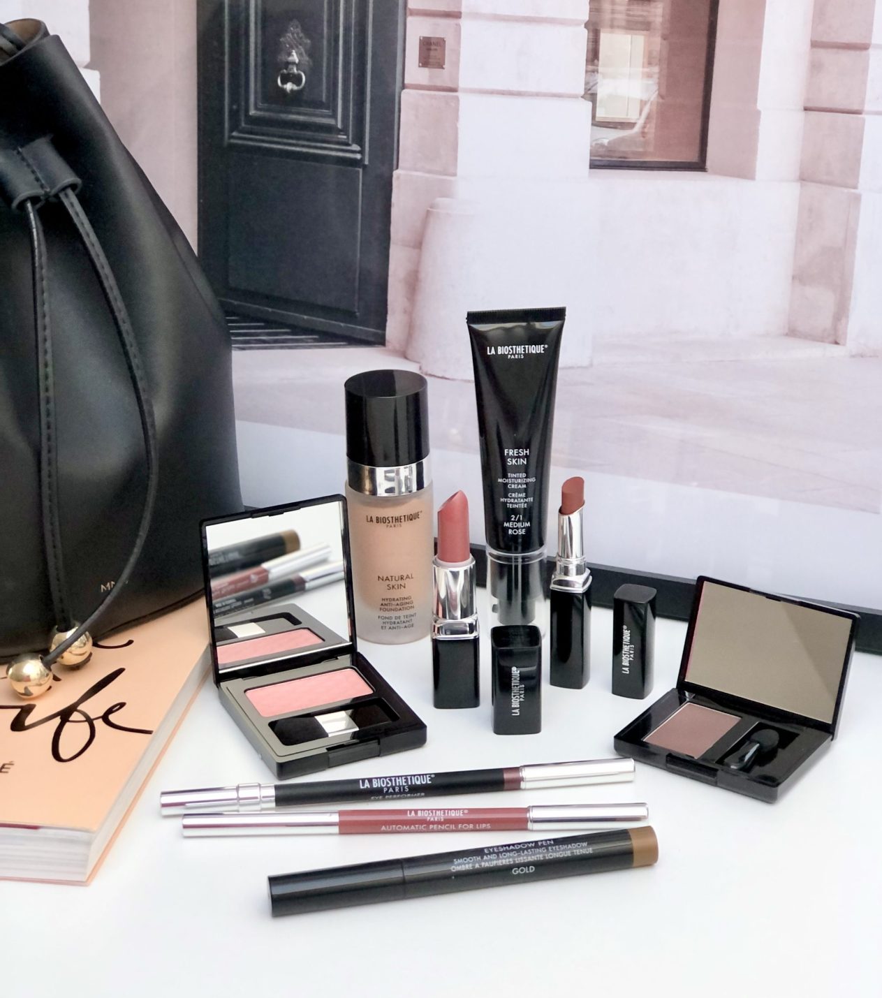 Pourquoi les femmes se maquillent