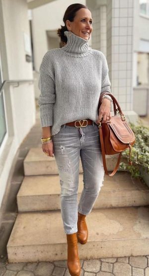 Comment porter le marron, la couleur tendance de l'automne